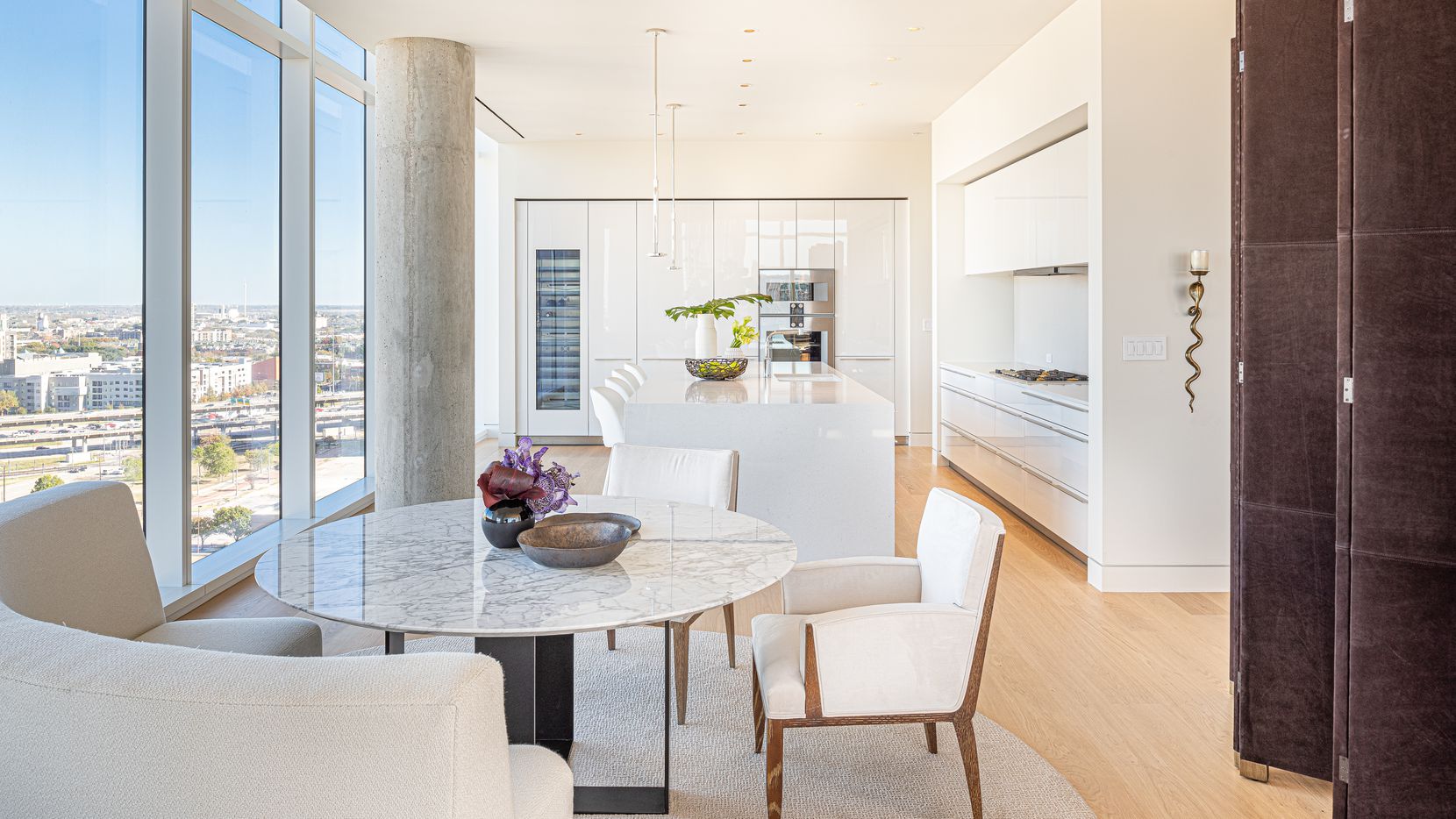 This luxury three-bedroom high-rise in Dallas will have you dreaming of ...